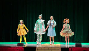 Presentan con éxito el Mago de Oz – Diario Amanecer